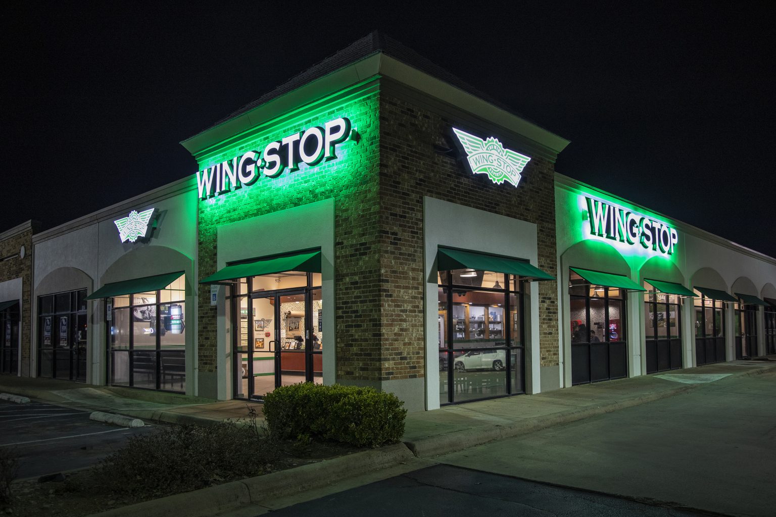 Who Owns Wingstop? A Look Behind the Fast-Food Favourite - The Business ...